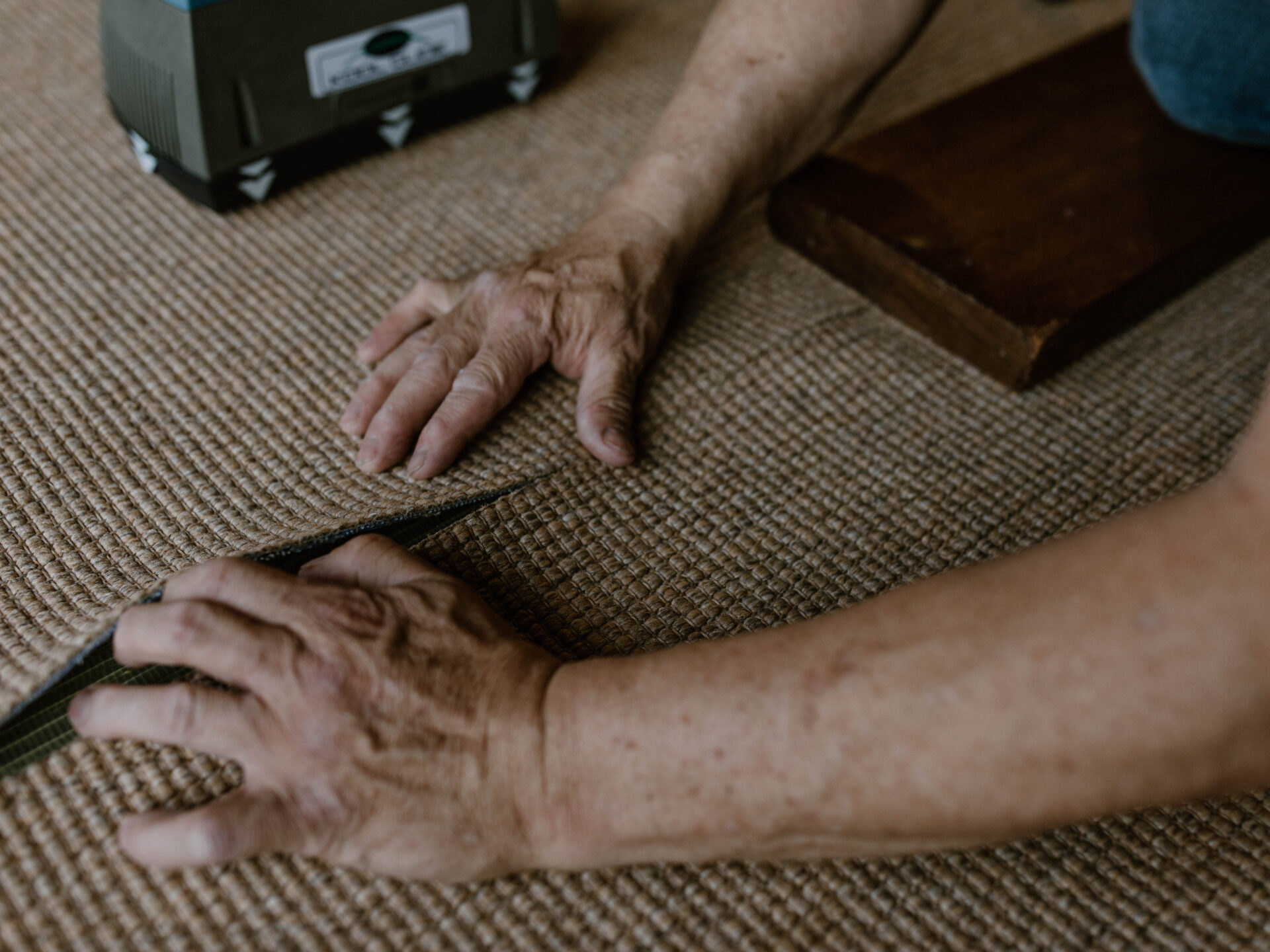How To Flatten A Rug - sisalcarpet.com Blog