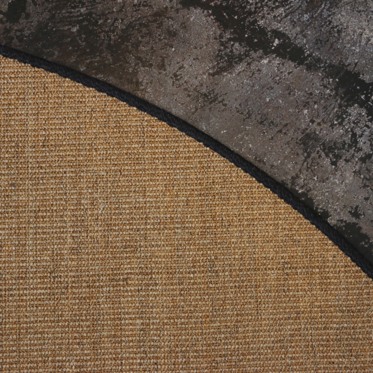 What's the difference between serging and binding on a rug ...